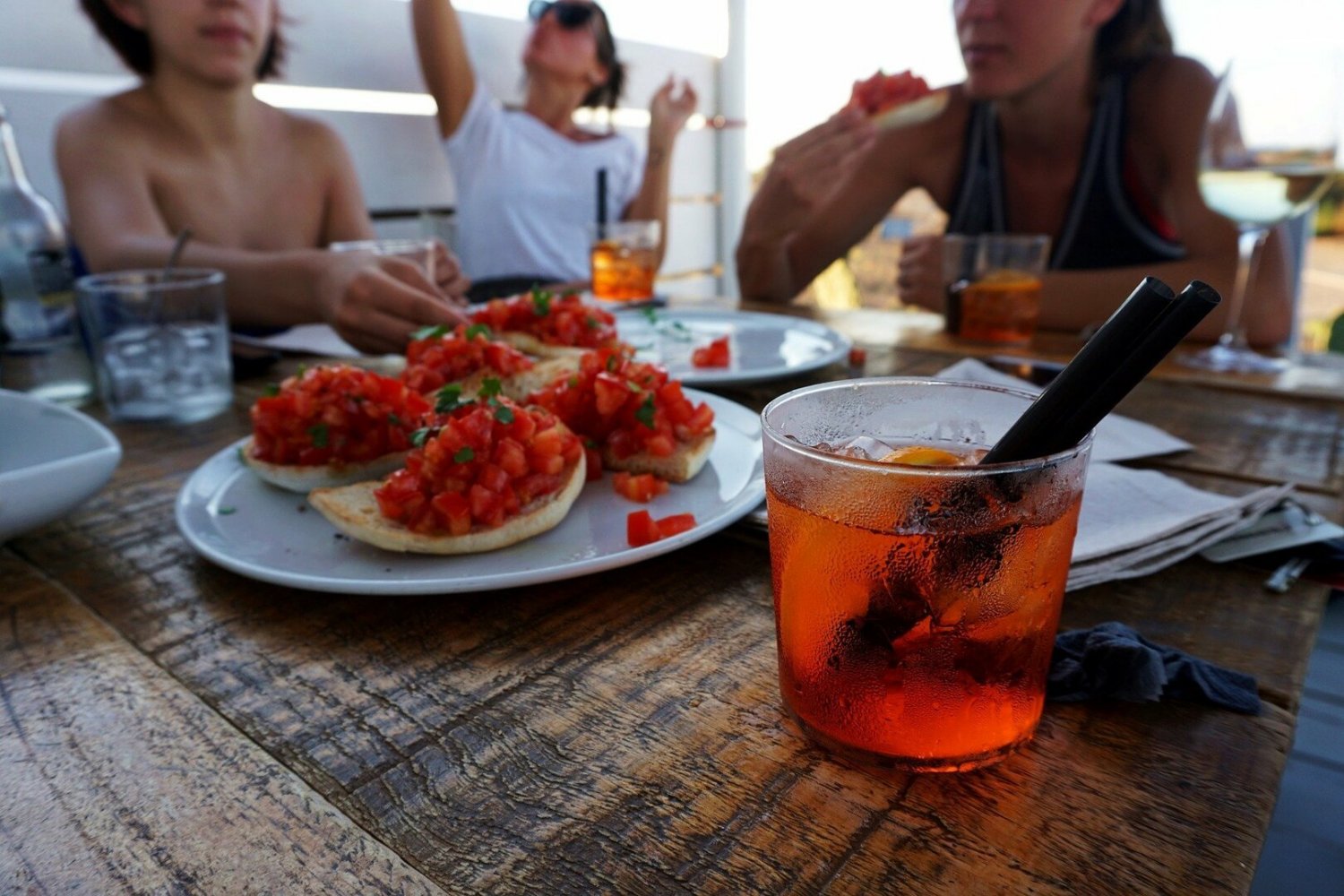 Legendas para fotos no happy hour: alegre as redes sociais!